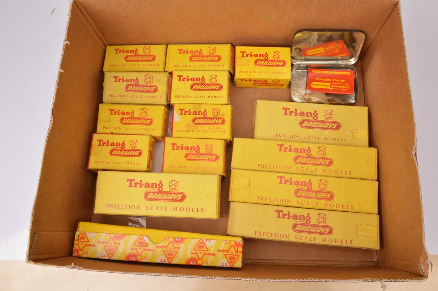 Lot 329 - Tri-ang TT Gauge boxed Accessories (16),