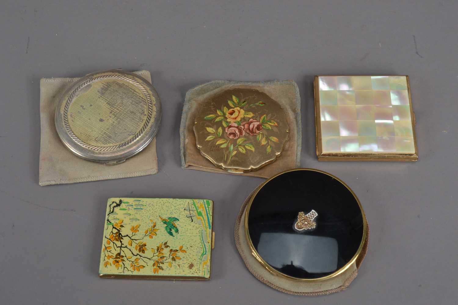 Lot 315 - Five 20th century ladies compacts,