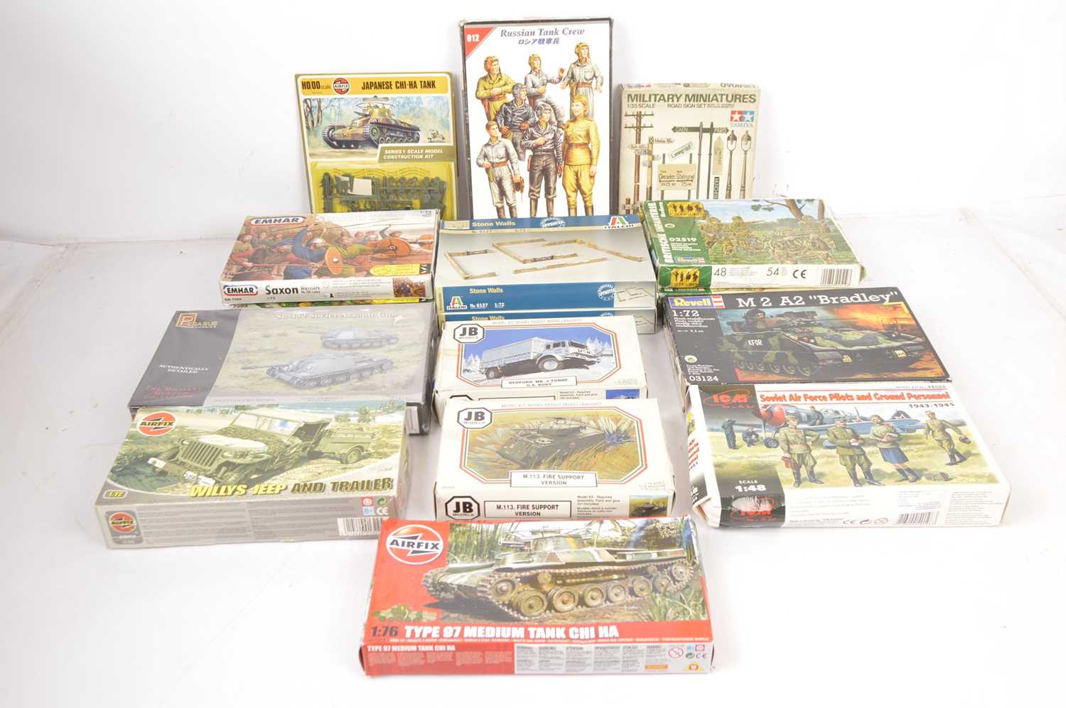 Lot 301 - Various makers kits including WW2 Tanks