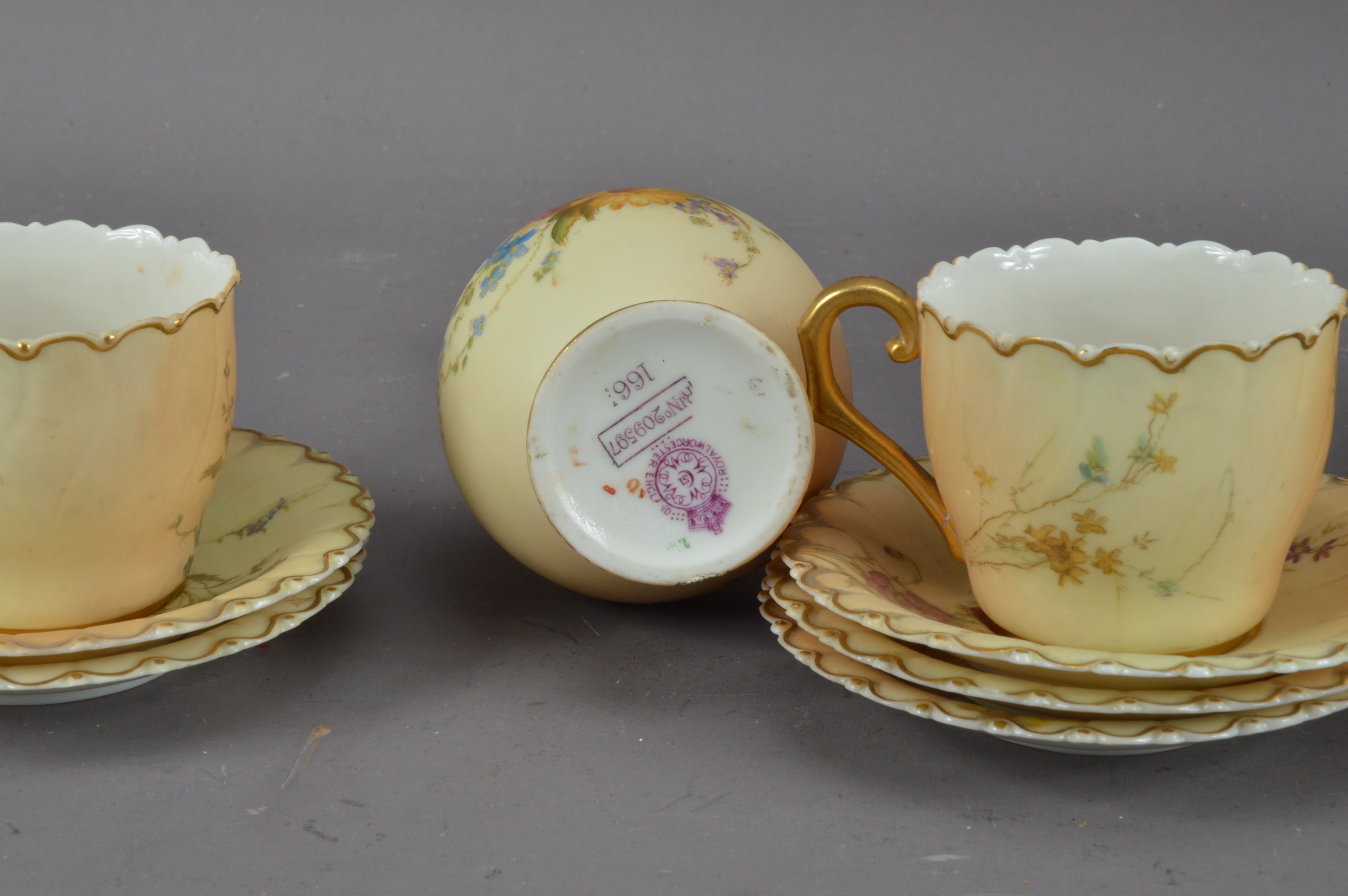 Lot 292 - A collection of Royal Worcester blush ivory