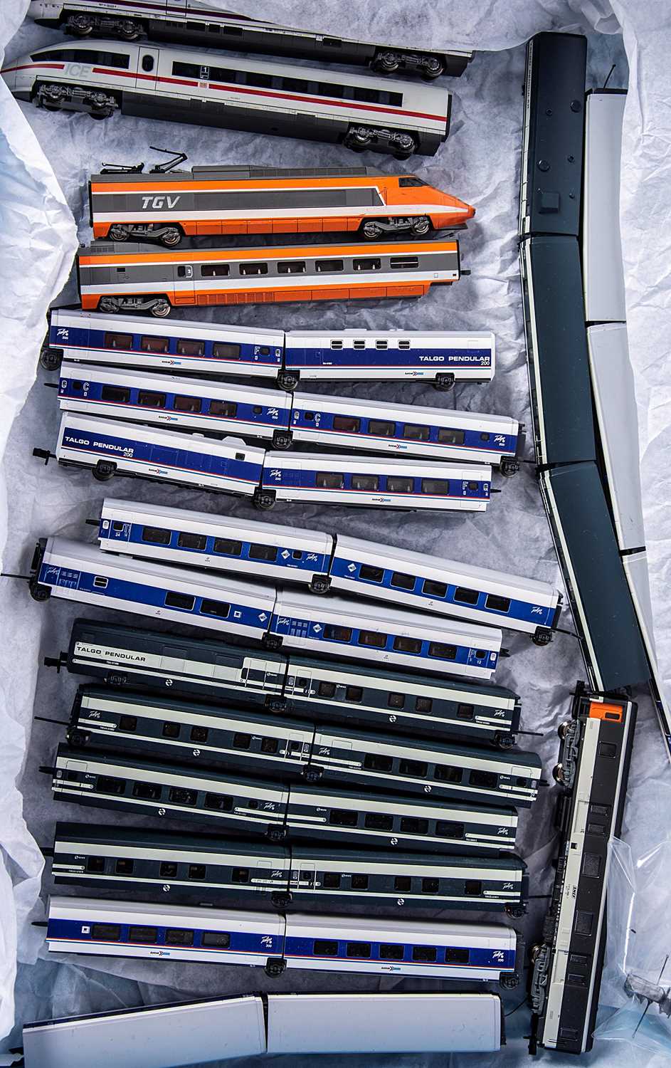 Lot 621 - Continental N Gauge High Speed Train Units