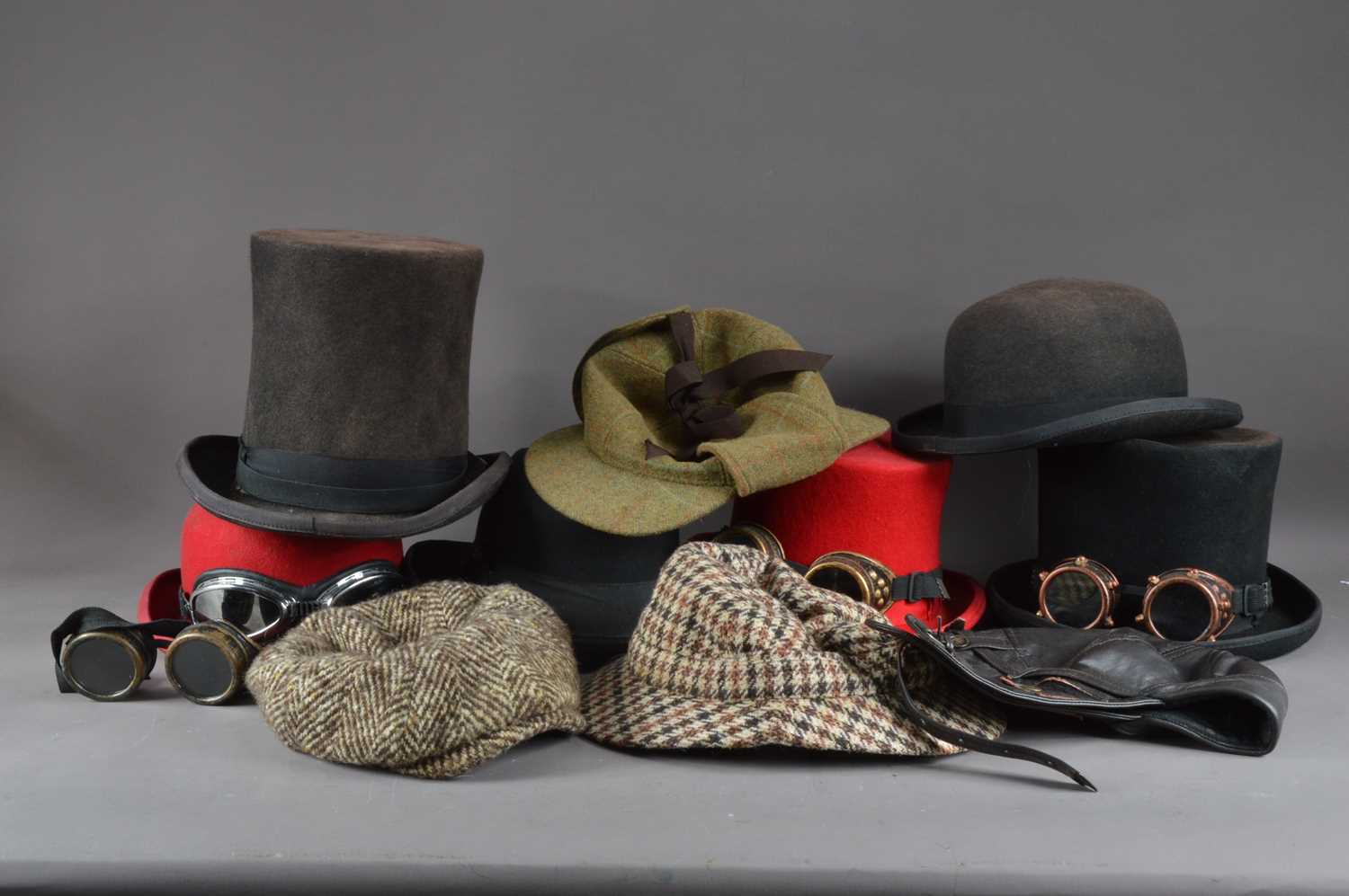 Lot 540 - An assorted collection of hats,