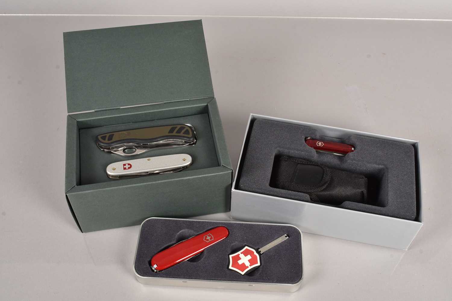 Lot 340 - Victorinox - Gift Sets,
