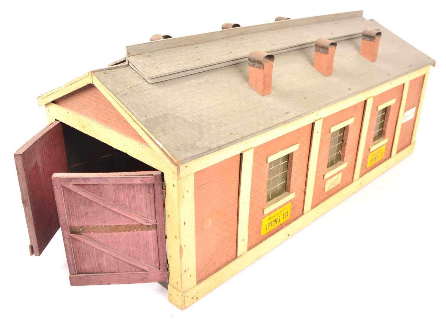 Lot 168 - A Wooden 0 Gauge 2-road Engine Shed,
