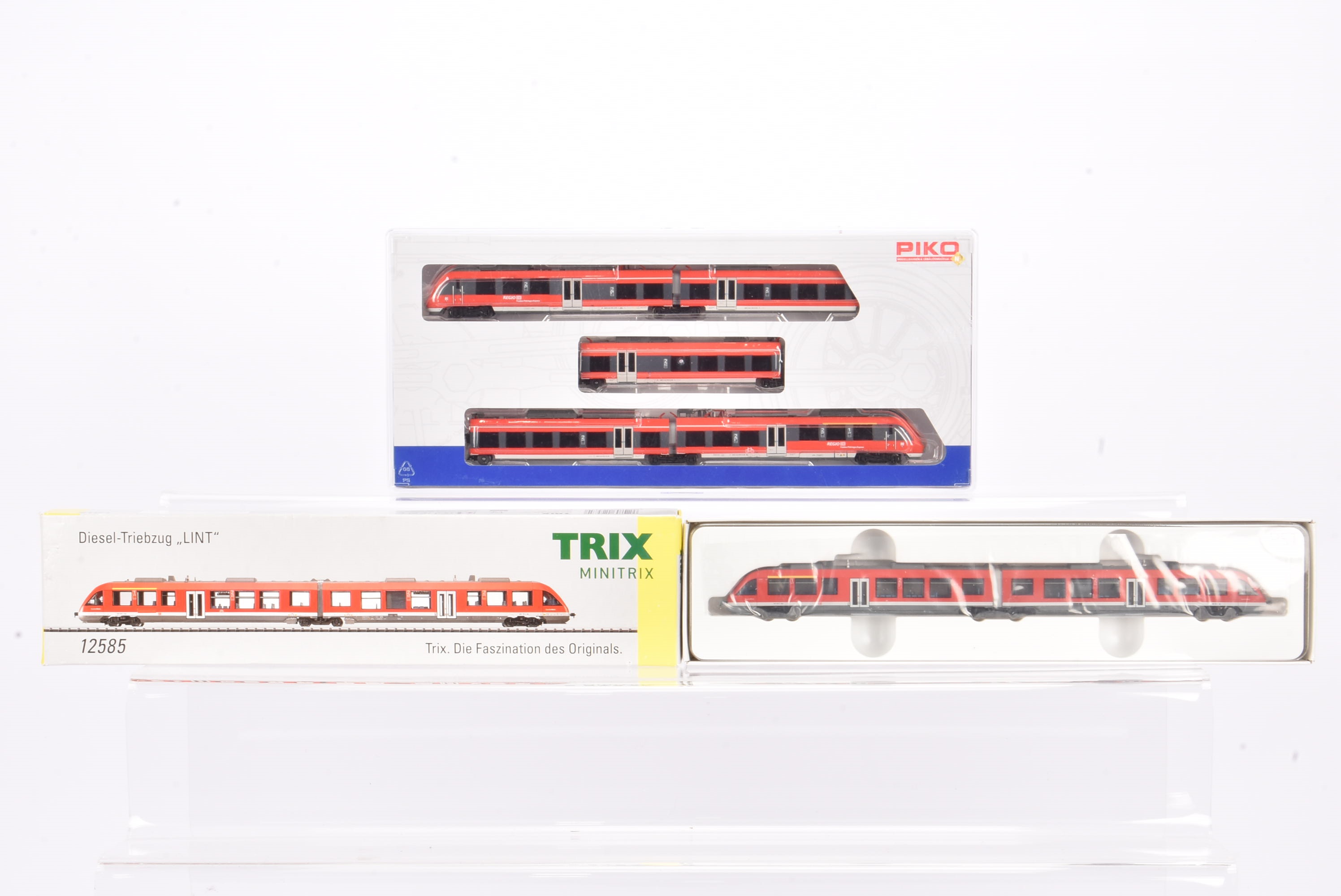 Lot 35 - N Gauge German Railcar and Five Car Regio