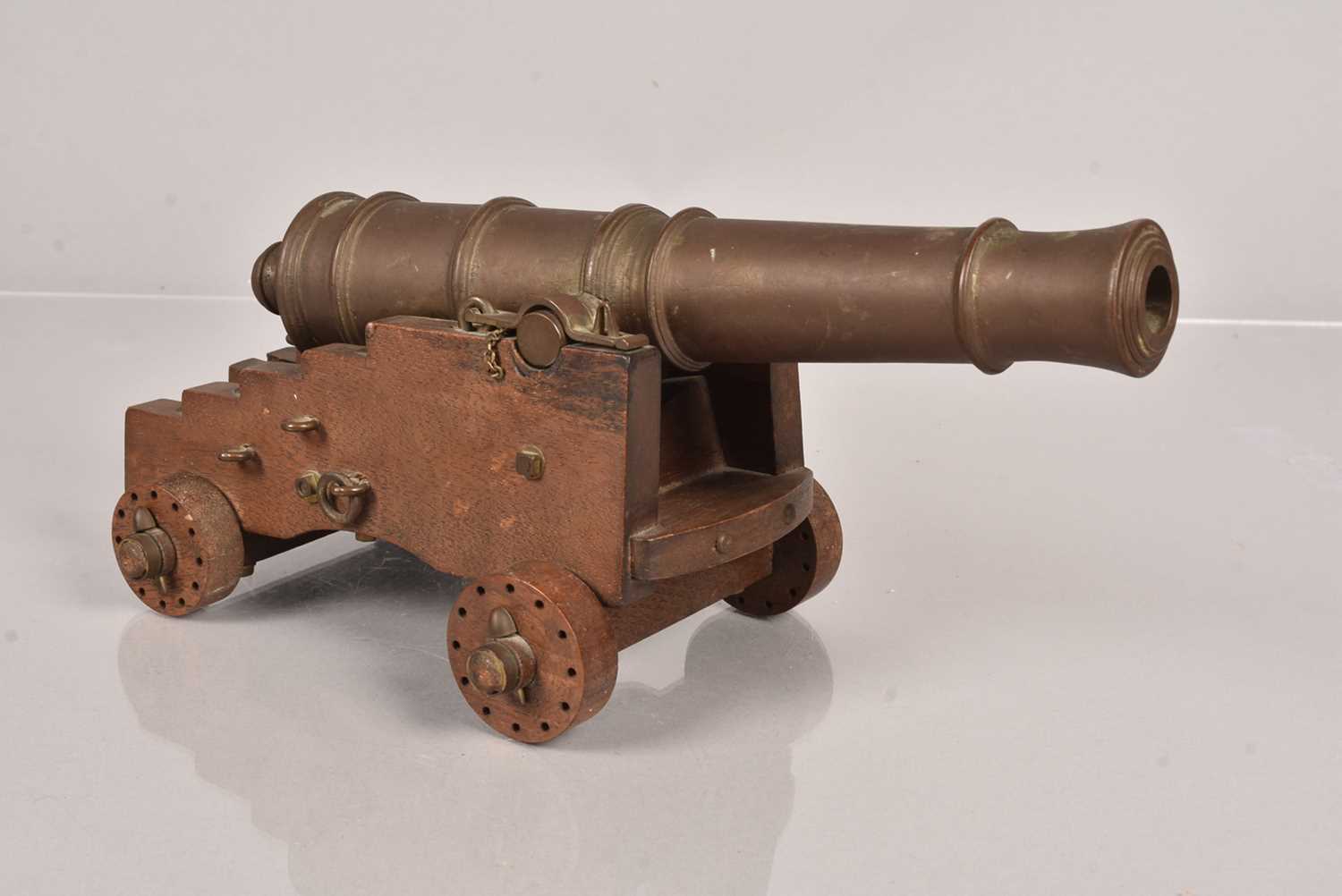 Lot 458 - A model of a 32 Pounder Muzzle Loading Lower