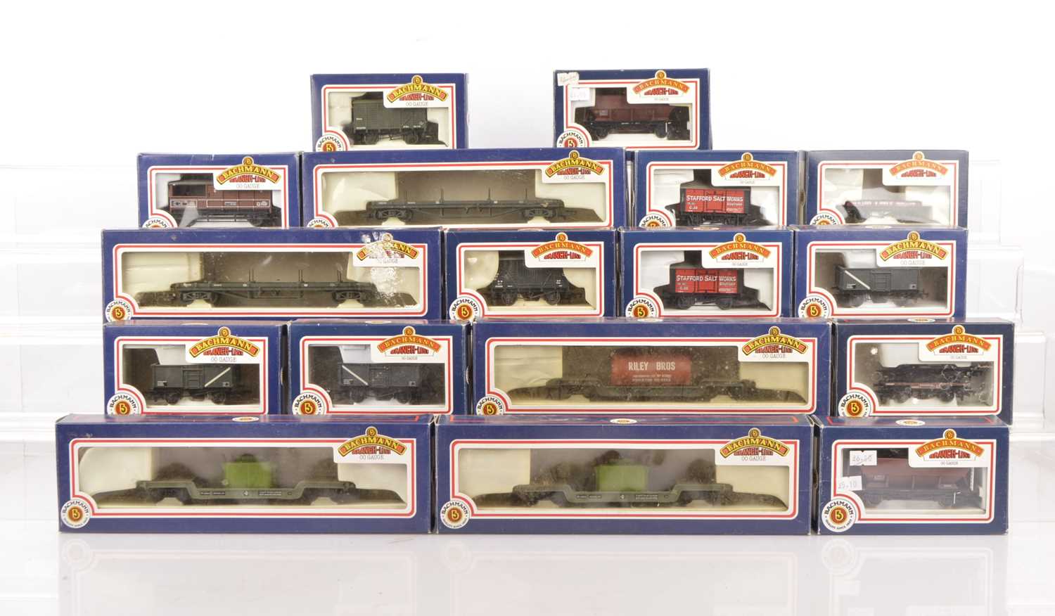 Lot 126 - Bachmann 00 Gauge boxed bogie and 4-wheel