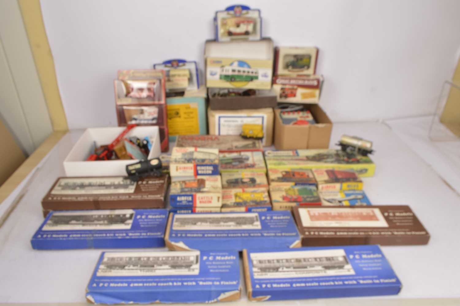 Lot 338 - Airfix Kitmaster PC Models 00 gauge rolling