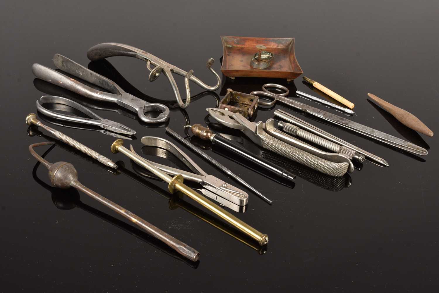 Lot 182 - An assortment of vintage Dental Tools,