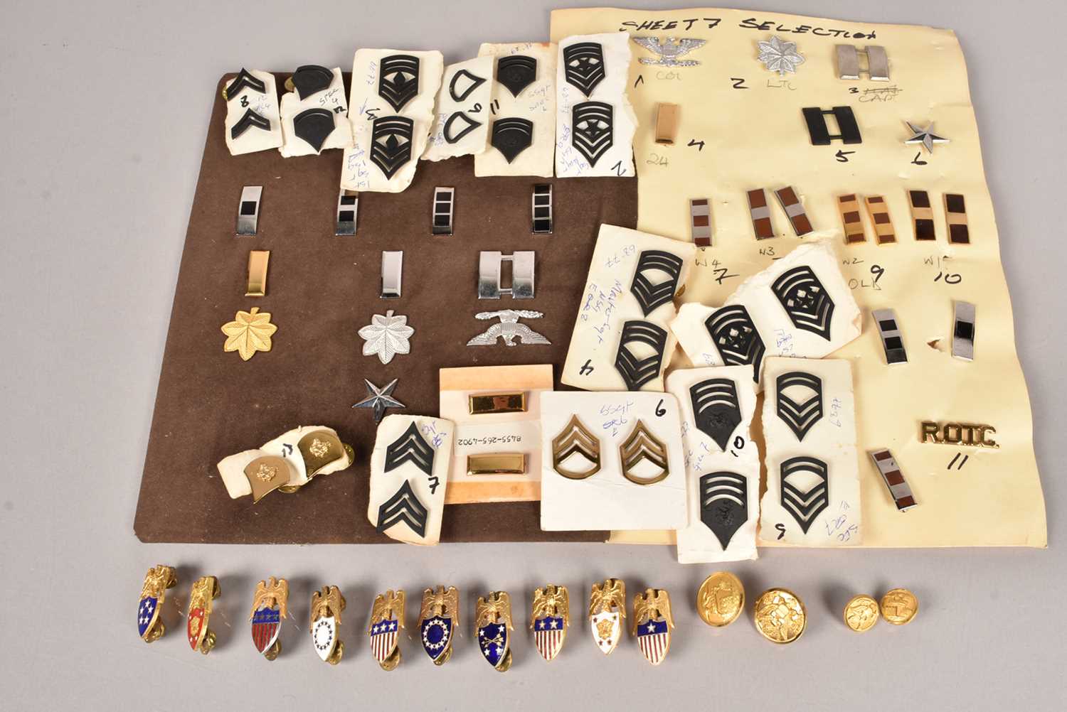 Lot 714 - A collection of US Army Officer's and Aide