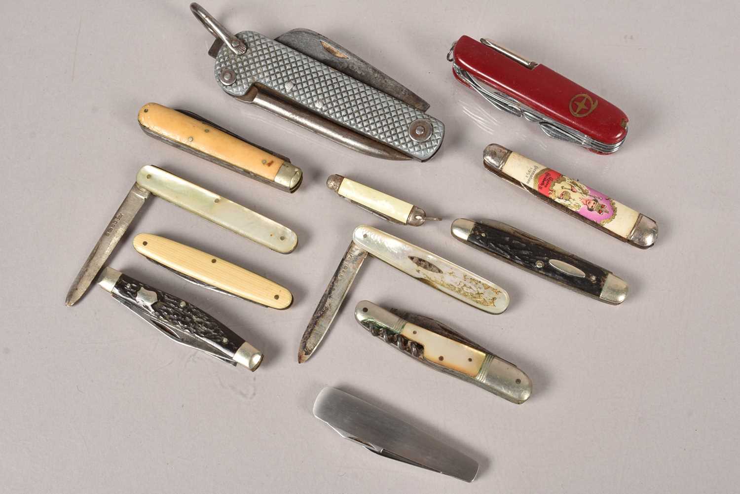 Lot 925 - A WWII Military Clasp knife by Fisher & Co