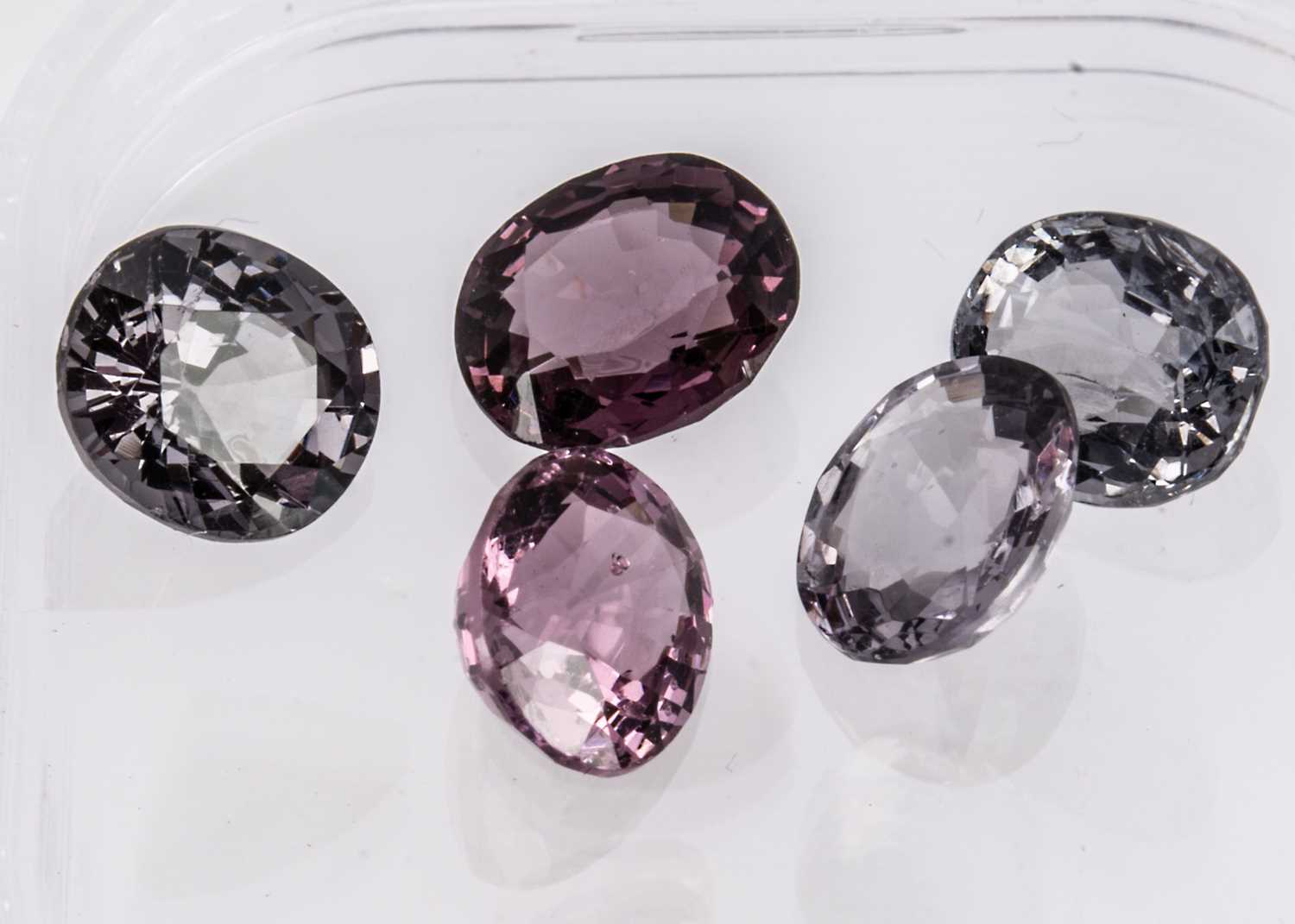 Lot 362 - Five certificated Burmese Spinels,