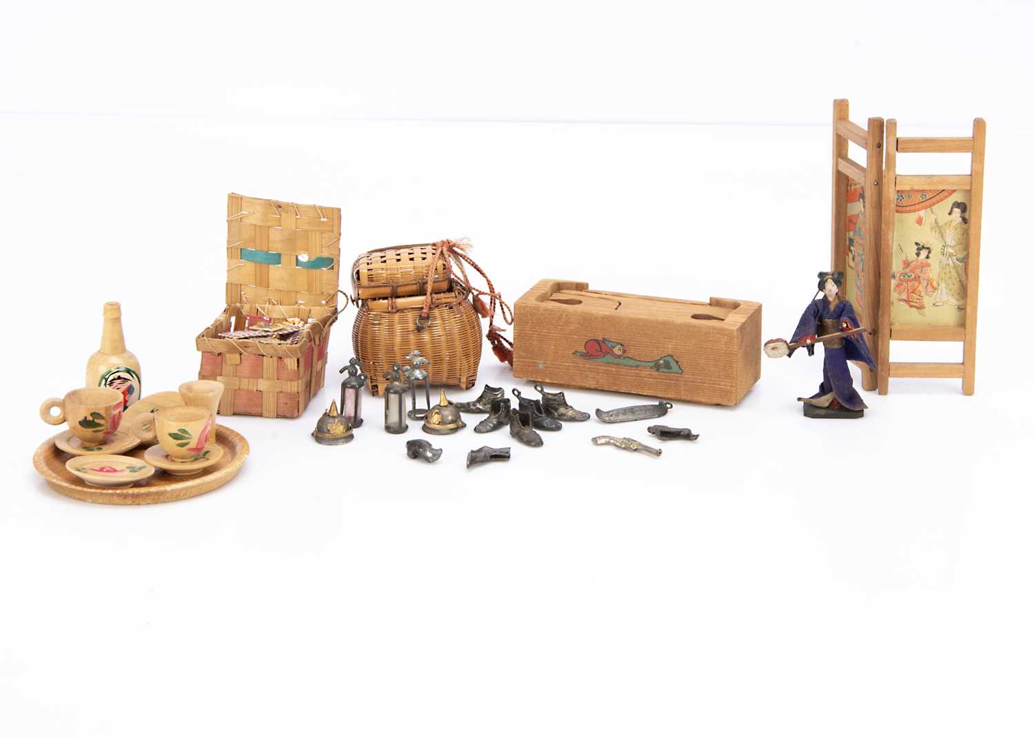 Lot 543 - A Japanese cricket basket,