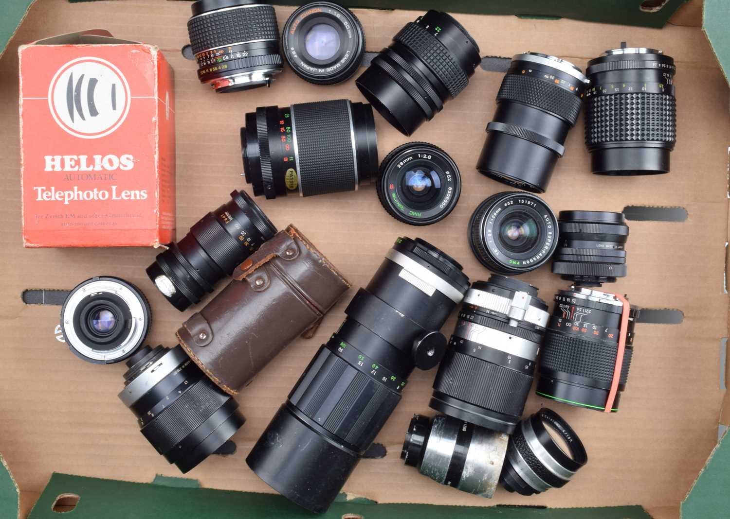 Lot 15 - A Tray of Prime Lenses,