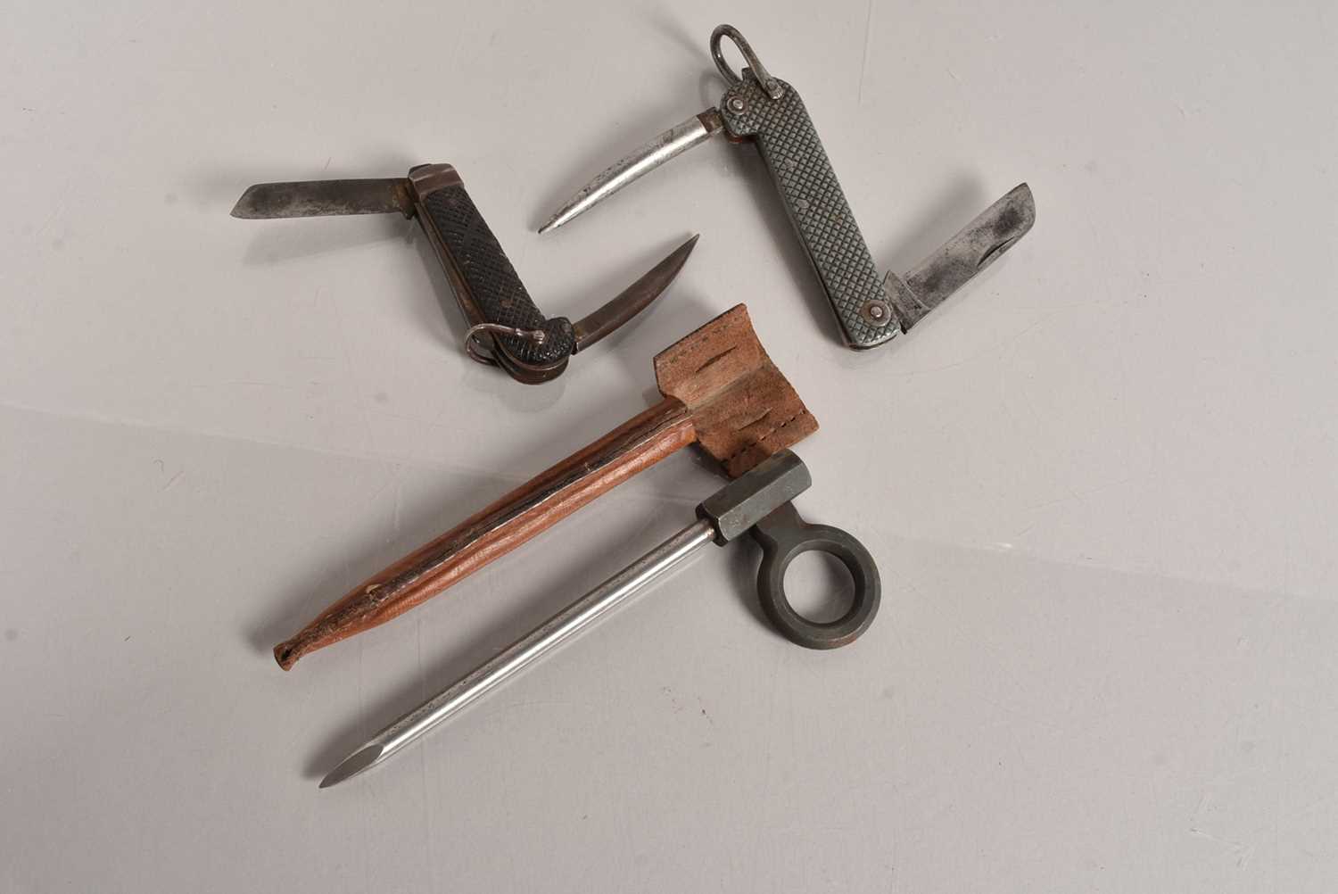 Lot 834 - An SOE style Sleeve Dagger,