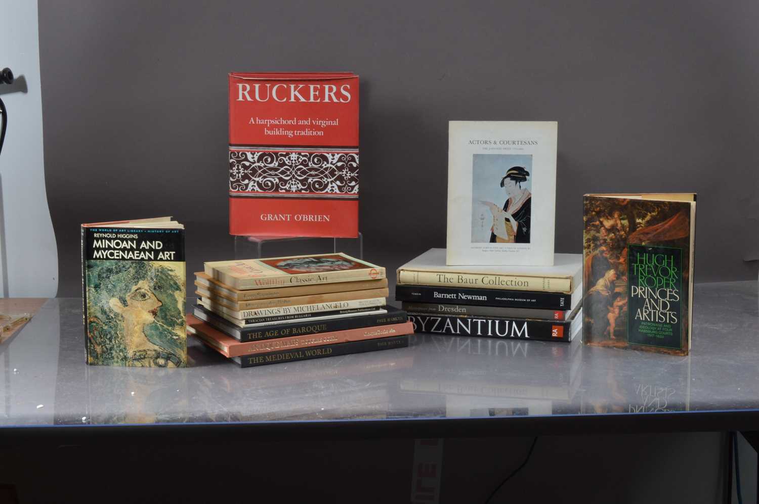 Lot 317 - A good collection of art books,