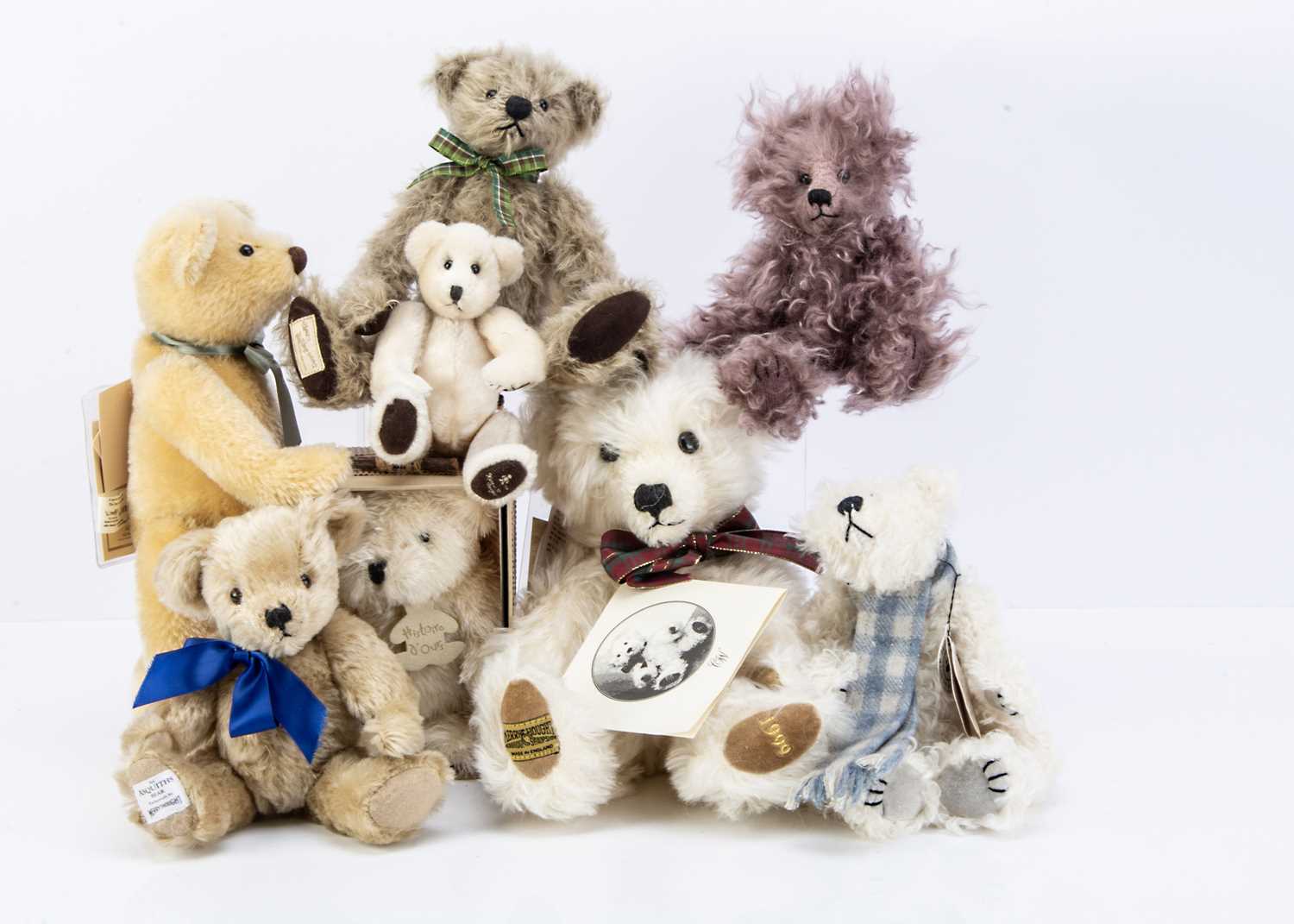 Lot 58 - Eight collectors teddy bears,