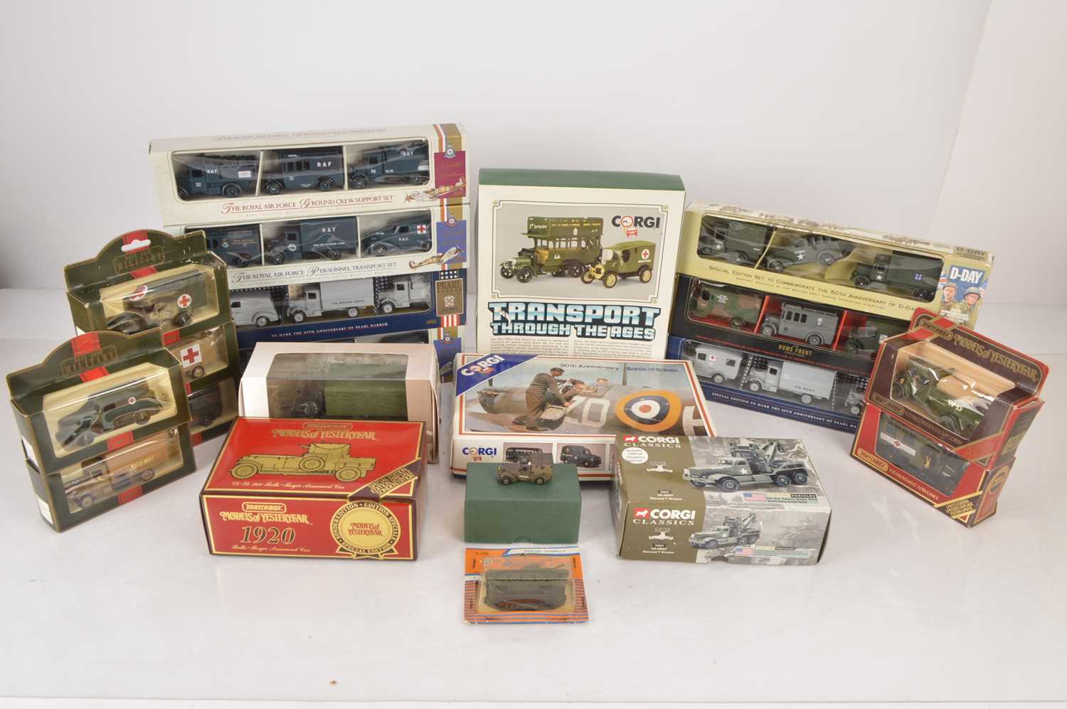 Lot 121 - Modern Diecast WWI/WWII Military Models (21),