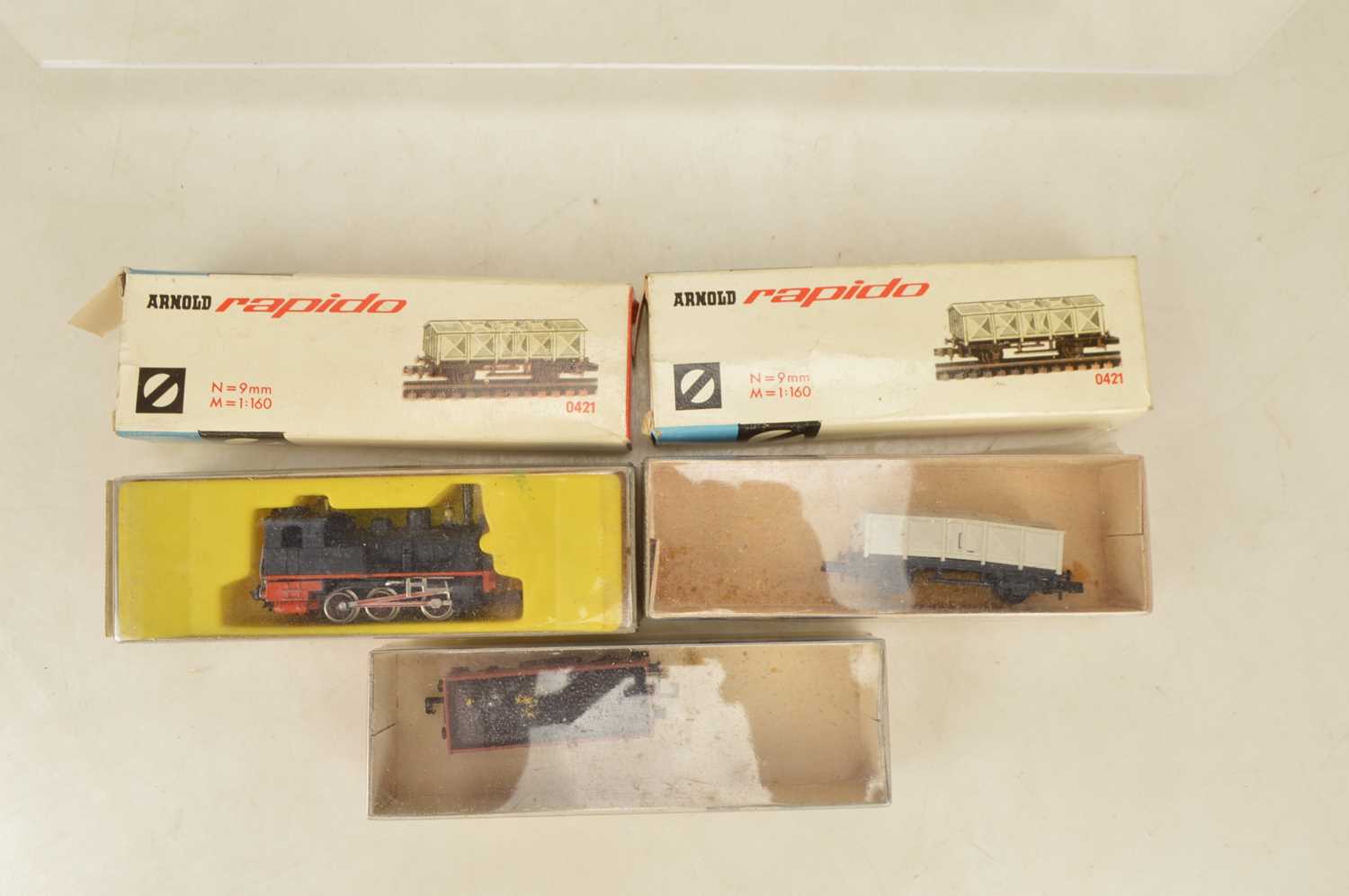 Lot 505 - Arnold Rapido N gauge Locomotive and wagons