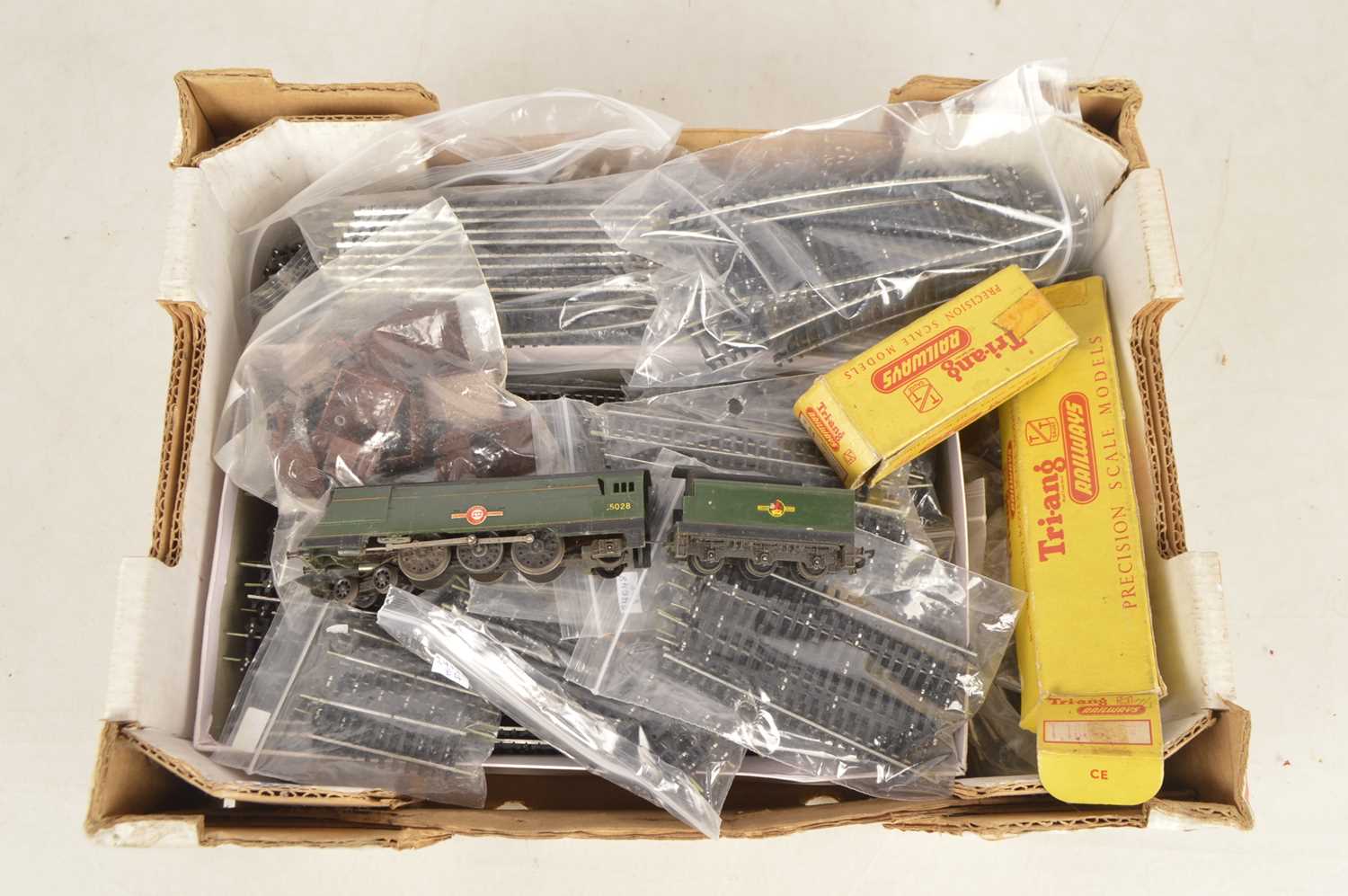 Lot 517 - Tri-ang TT gauge Locomotive and tender with