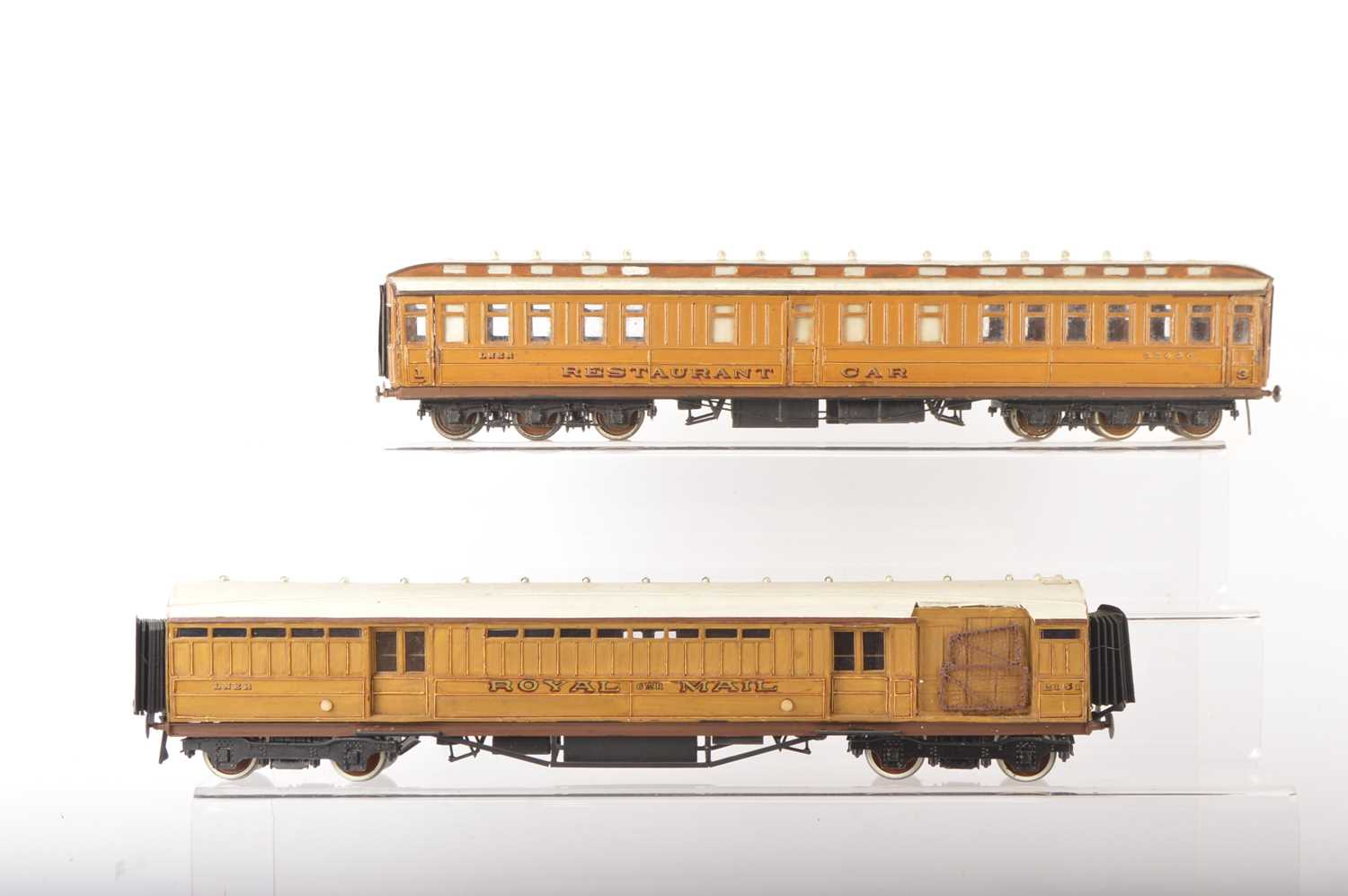 Lot 1030 - Newman or similar 0 Gauge pair of LNER