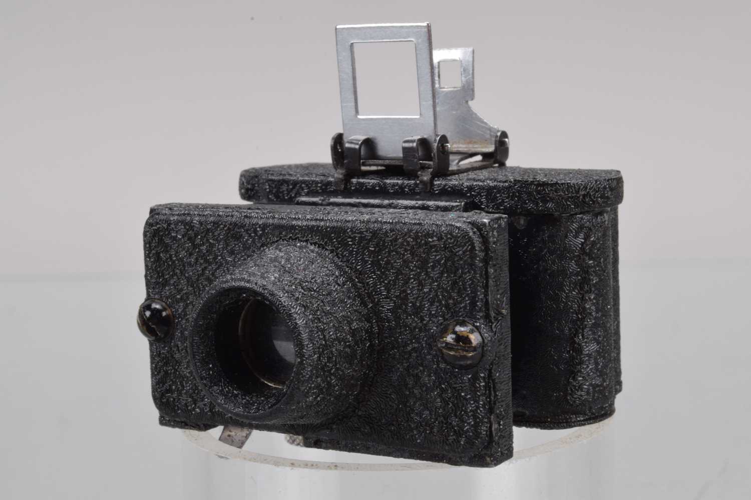 Lot 246 - A United Optical Merlin Sub Miniature Camera,