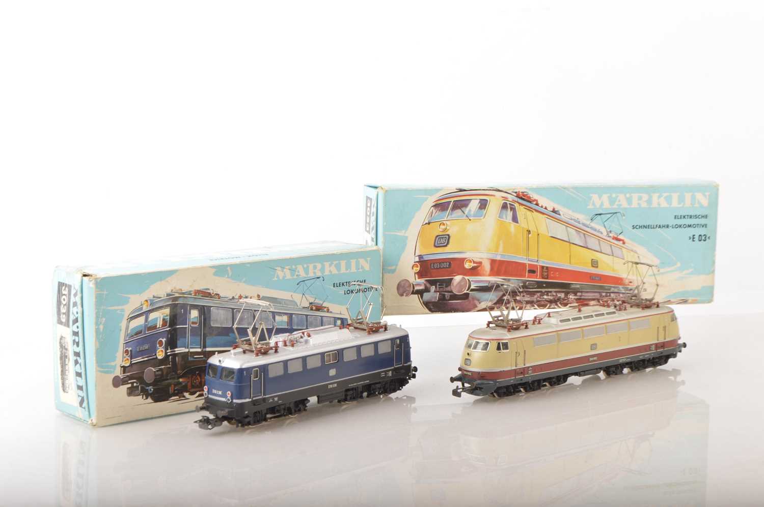Lot 697 - A pair of boxed vintage Marklin HO Gauge