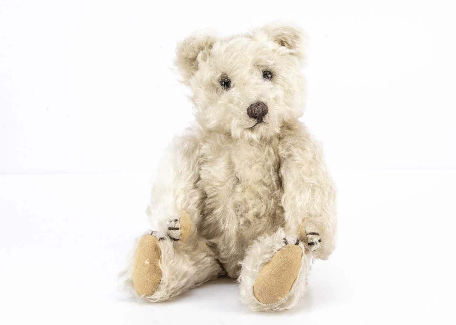 Lot 537 - A fine Josef Pitrmann Jopi white mohair