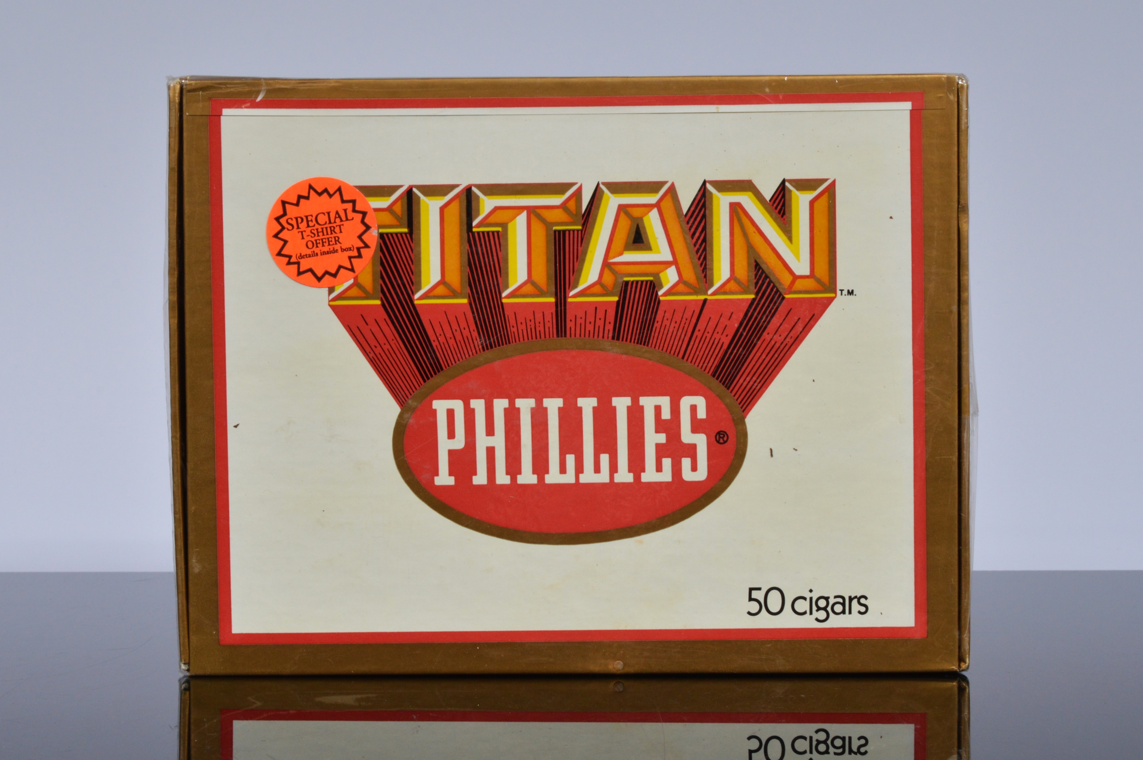 Lot 72 - A box of Phillies TITAN Cigars,