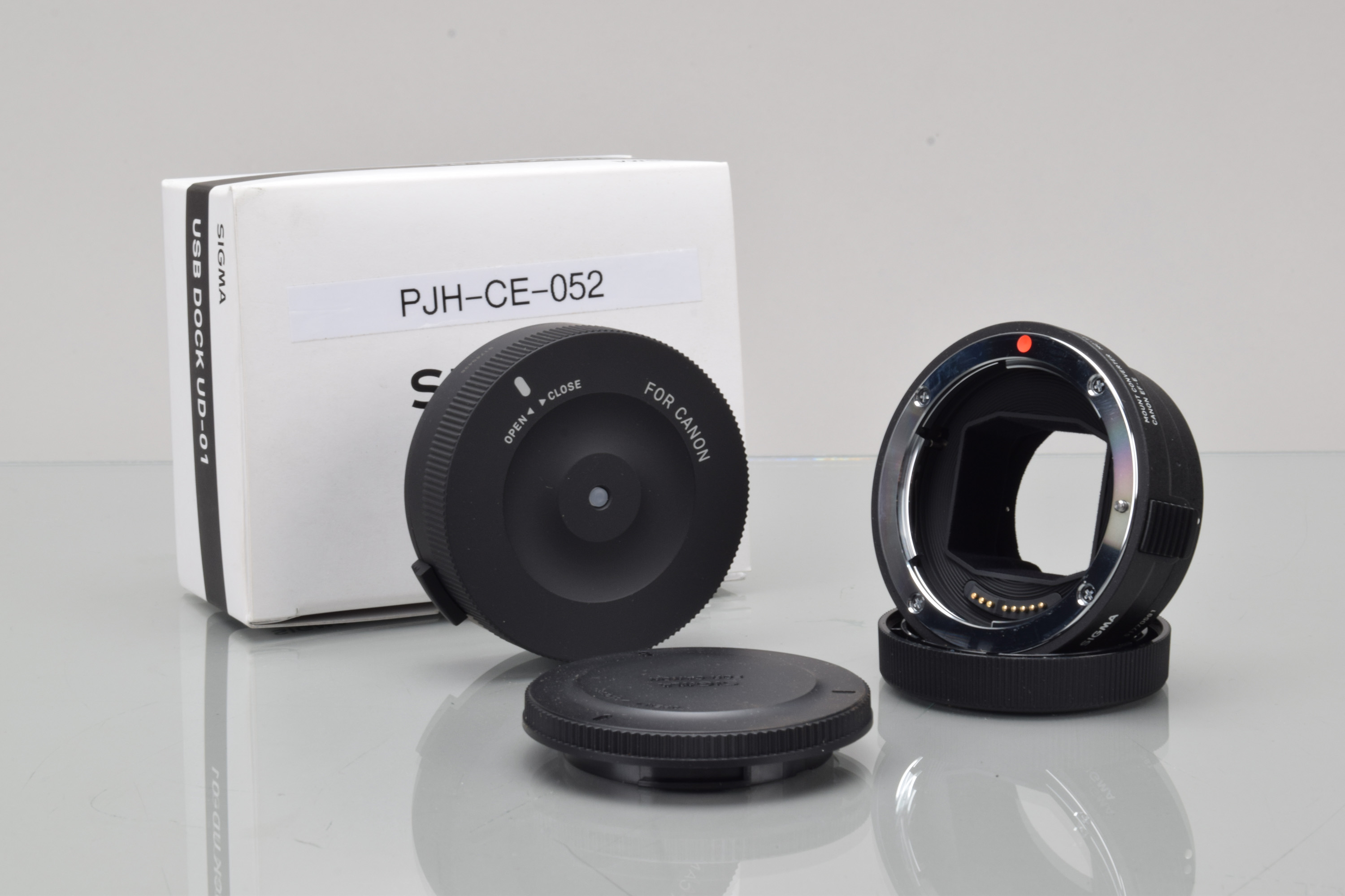 Lot 103 - A Sigma MC-11 Canon EF-Sony E Mount